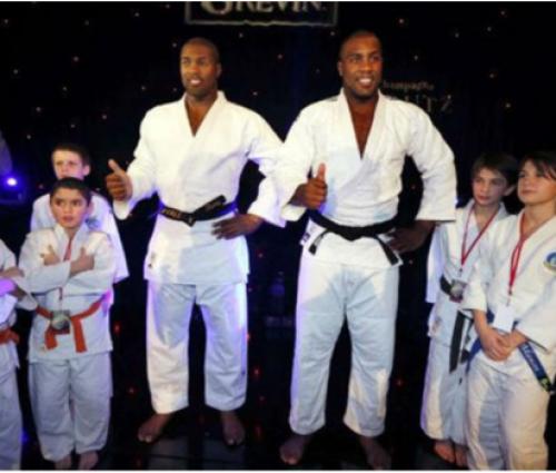 Lenda do judô mundial, francês Teddy Riner ganha estátua em Paris | CBJ ...