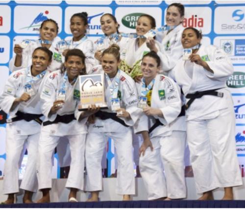 Brasil conquista inédita prata no Mundial de Judô por equipes | CBJ ...